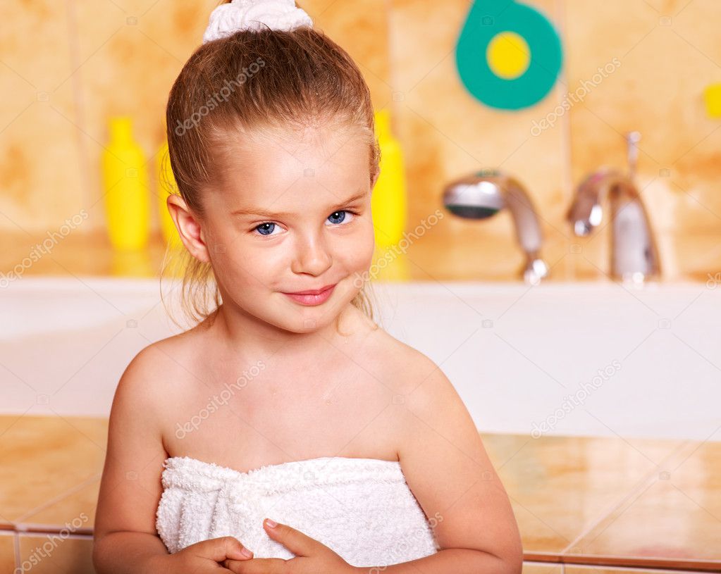Kid washing in bath. — Stock Photo © poznyakov #6723928