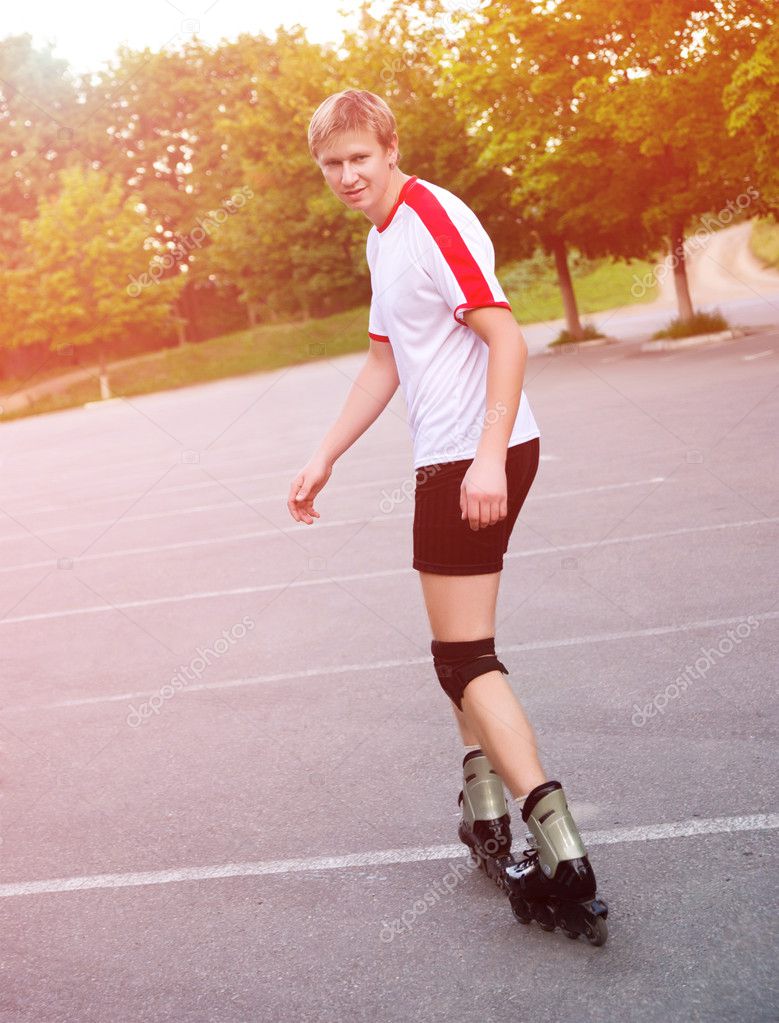 Young active roller blade skater — Stock Photo © tan4ikk #6162927