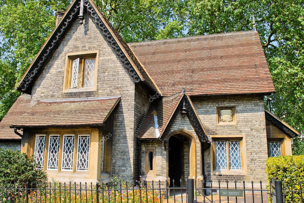 Old English style cottage in Hyde Park, London Stock Photo by ...
