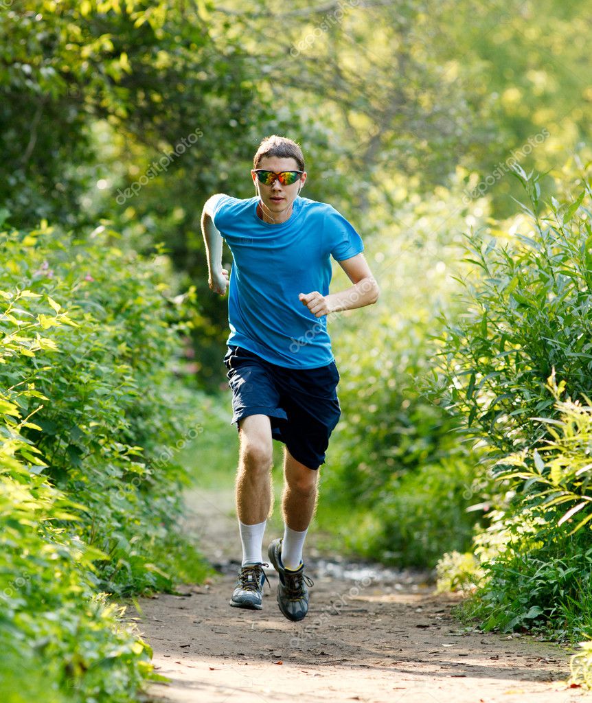 Jungen jogger runnig im park — Stockfoto © logoff #6315395