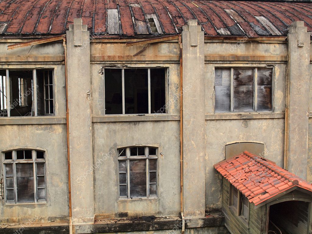 Falling apart building on Angel Island in San Francisco Bay — Stock ...