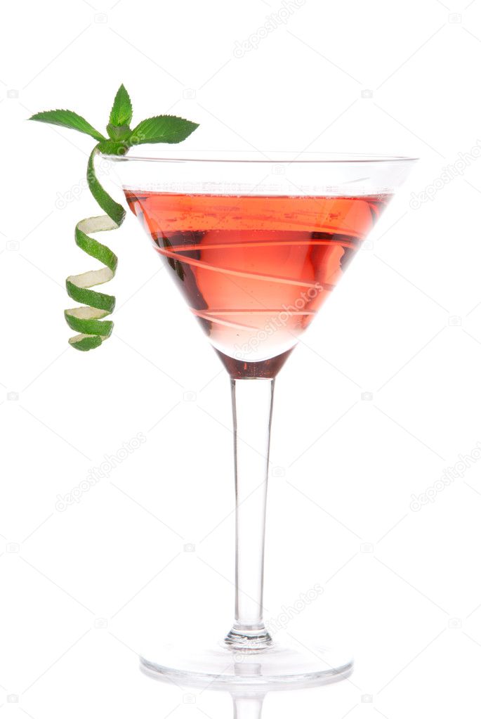 Red alcohol cosmopolitan cocktail decorated with lime and mint — Stock ...