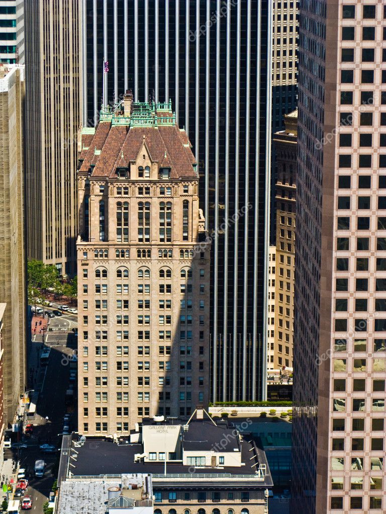 Facade of old skyscraper in San Francisco — Stock Photo © Hackman #5913257